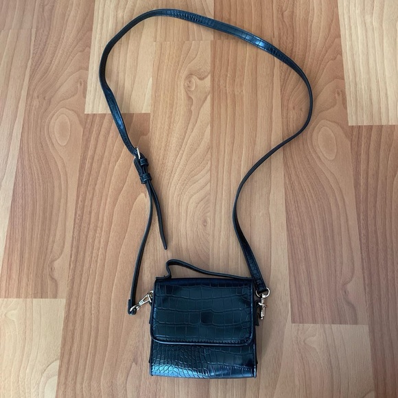 Glassons | Bags | Nwot Glassons Mini Crossbody Croc Bag Black | Poshmark